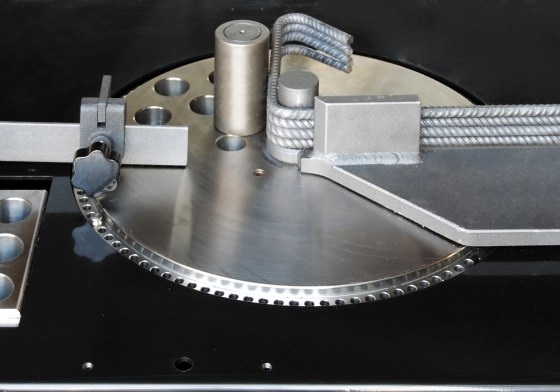 Dobladora de varilla P44 - Serie SEIM para habilitado de acero en obra